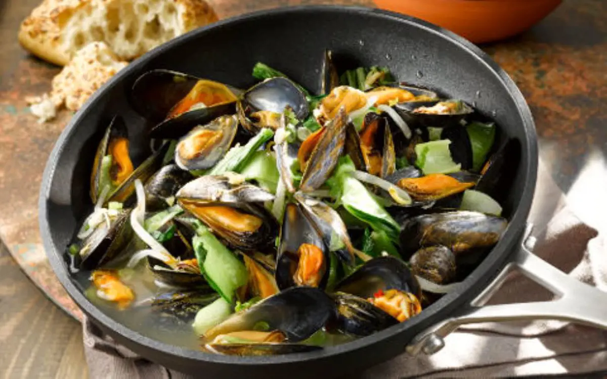 Mussels with Pak Choi and Beansprouts - Bord Bia